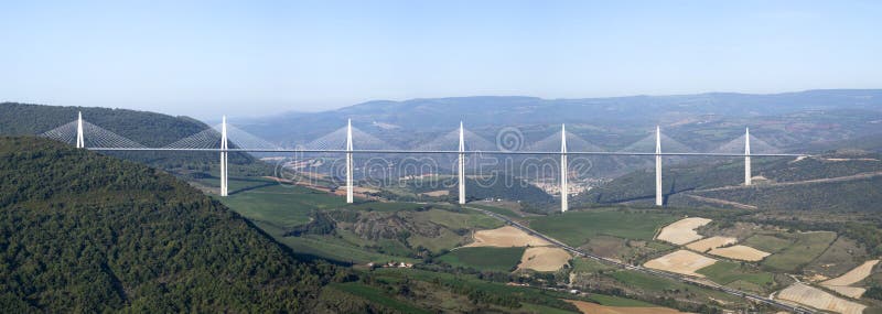 Viaduto de Millau foto editorial. Imagem de longo, rota - 60415636