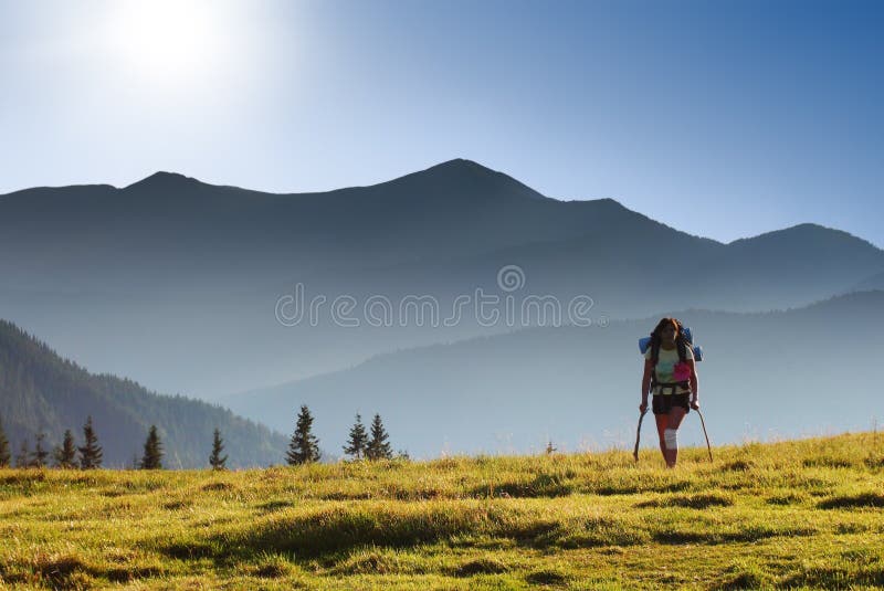 Viaggiatore fotografia stock. Immagine di collina, avventura - 8659278
