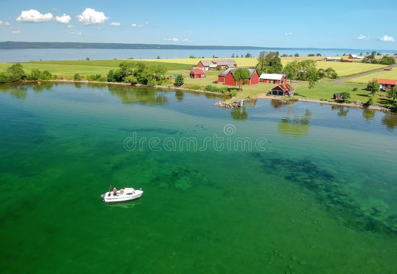 Viaggio in Barca Sul Lago Vattern Fotografia Stock - Immagine di pietra ...