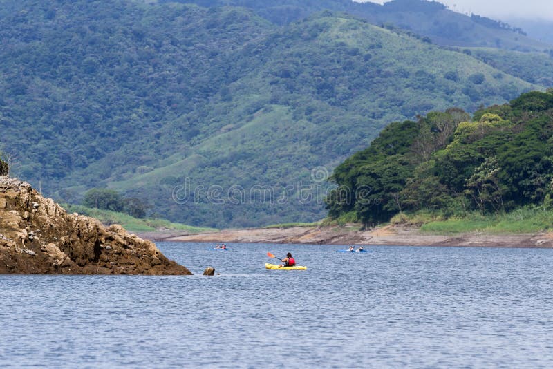 Viaje Kayaking Del Lago Arenal Foto de archivo editorial - Imagen de ...