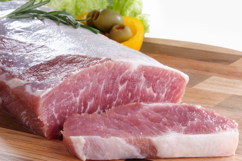 Viande crue image stock. Image du mangez, sang, sanglant - 11026261