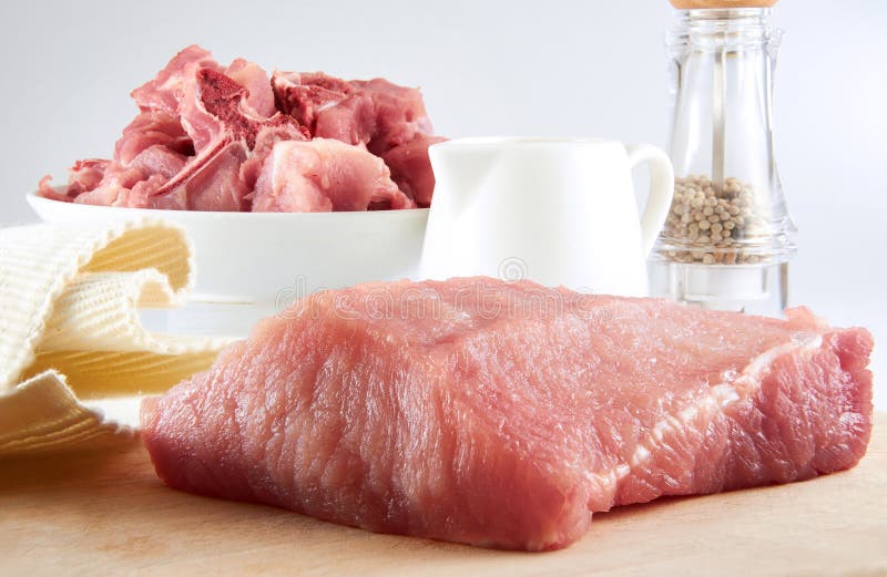 Viande crue image stock. Image du délicieux, cuisine - 23389775