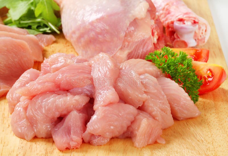 Viande crue de dinde photo stock. Image du viande, poivre - 55673500