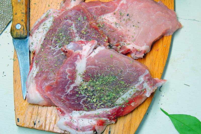 Viande crue porc image stock. Image du juteux, biftek - 86673765