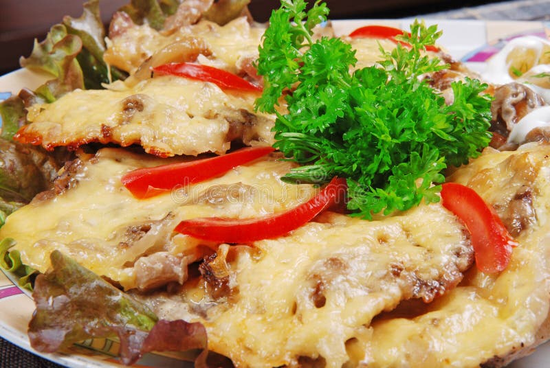 Viande cuite au four image stock. Image du boeuf, croûte - 19987829