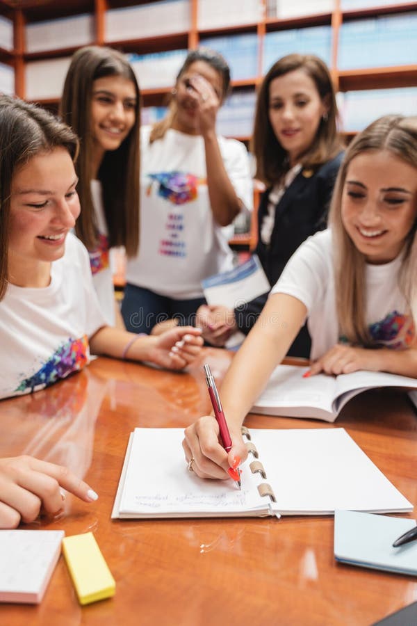 Successful Collaboration in Academic Setting: Group of Students and ...