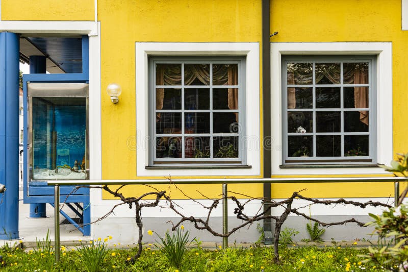 Multi Pane White Framed Windows Stock Photos - Free & Royalty-Free ...