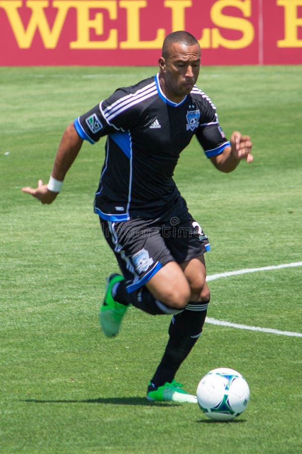 Victor Bernardez editorial photo. Image of running, player - 30948331