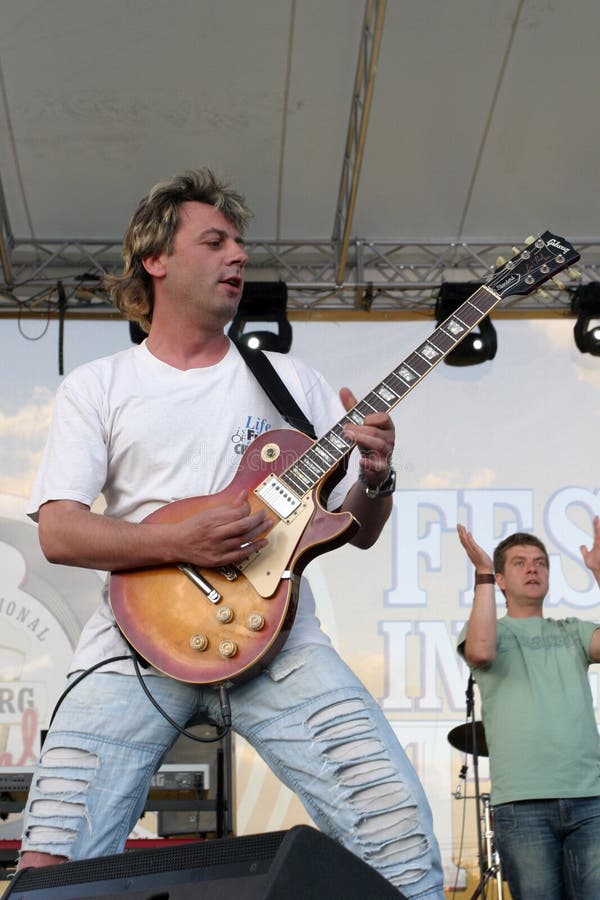 Victor Solomon editorial image. Image of bosquito, microphone - 22855220