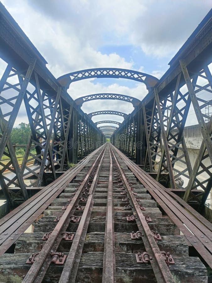 Victoria Bridge, Historical Place. Editorial Image - Image of landmark ...