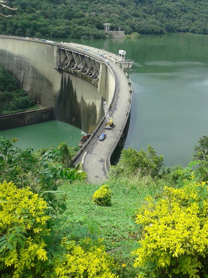 Victoria Dam - Sri Lanka foto de archivo. Imagen de esto - 111222384