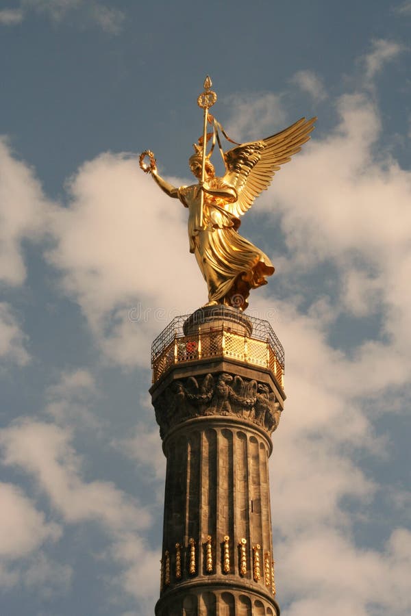 Victory Column foto de archivo. Imagen de alemania, turismo - 107375386