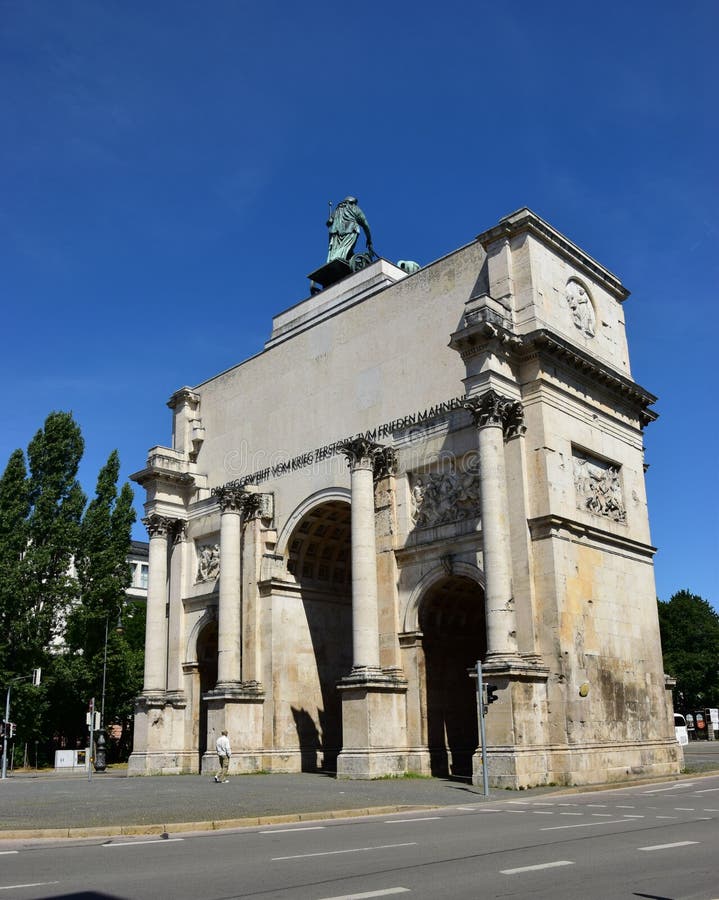 Victory Gate in Munich, Germany Editorial Photography - Image of gate ...