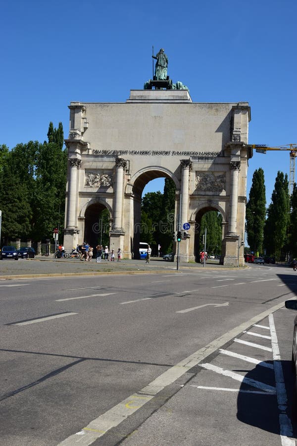 Victory Gate in Munich, Germany Editorial Photography - Image of gate ...