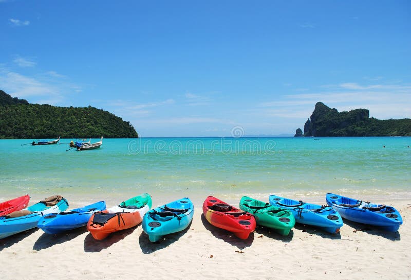 Vida De La Playa - Canoa, Mar Foto de archivo - Imagen de escena ...