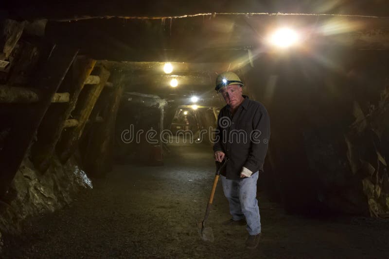 Vida Dura De Un Minero De Carbón Imagen de archivo - Imagen de mina ...