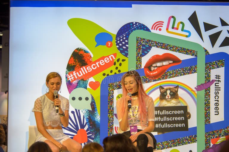 Vidcon 2016 编辑类图片. 图片 包括有 琢石者, 风扇, 加利福尼亚, 个性, 洁丝, 抽搐 - 73913880