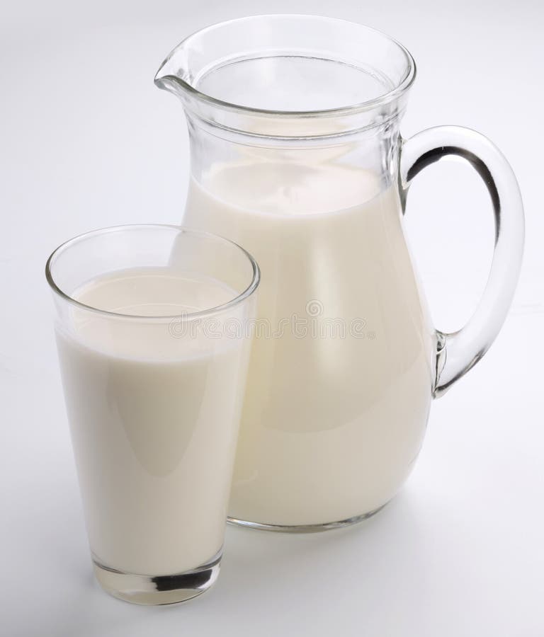 Vidrio Y Tarro De Leche. Foto. Foto de archivo - Imagen de crema ...