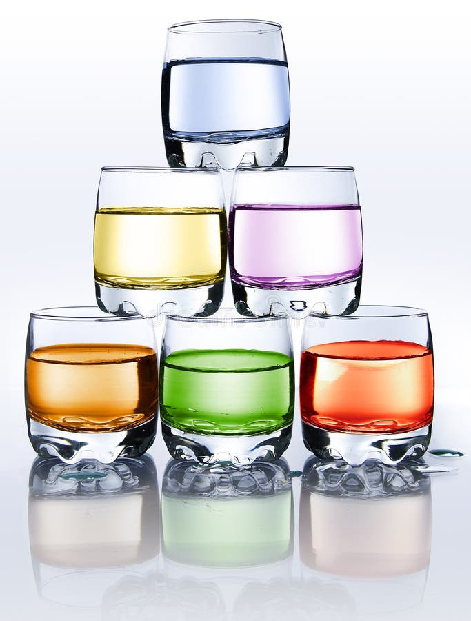 Vidrios del color imagen de archivo. Imagen de extracto - 5604613