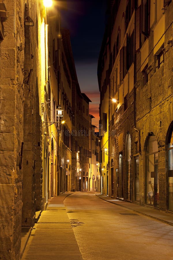 Vie Di Notte Di Firenze, Italia Fotografia Stock - Immagine di notte ...