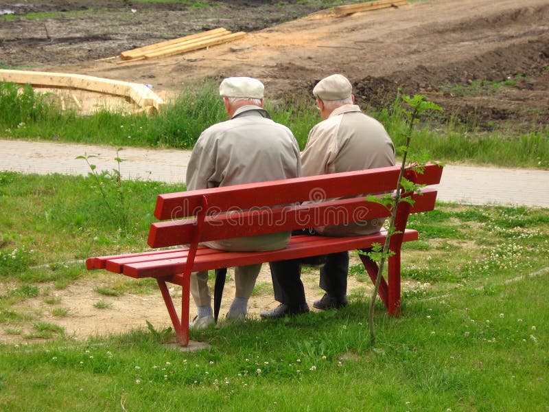 Vieil Homme Deux S'asseyant Sur Le Banc Photo stock - Image du hommes ... Vieil Homme Deux S'asseyant Sur Le Banc Photo stock - Image du hommes ...