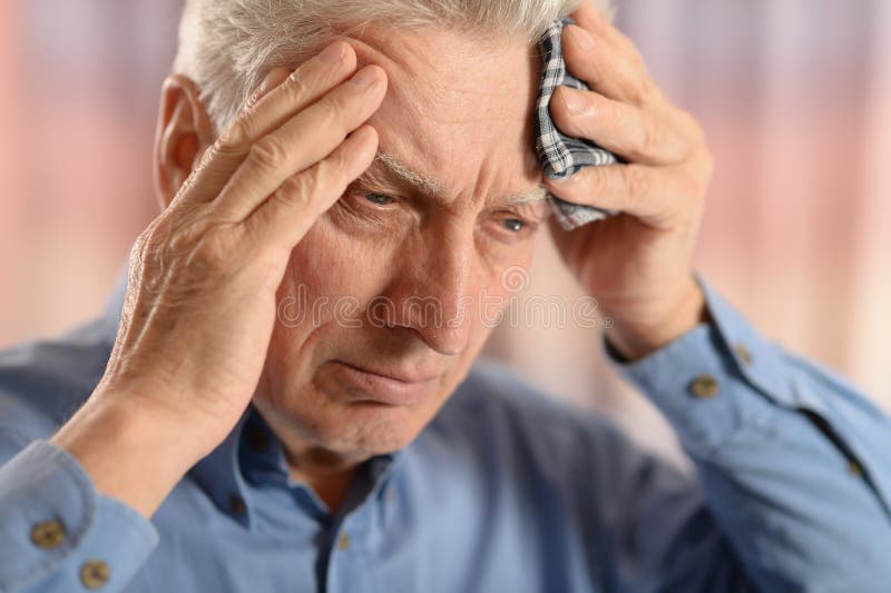 Vieil homme malade image stock. Image du mauvais, douleur - 39124055