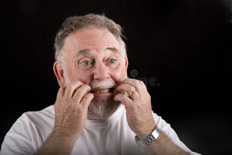 Vieux rire barbu d'homme image stock. Image du yeux, rire - 4888899