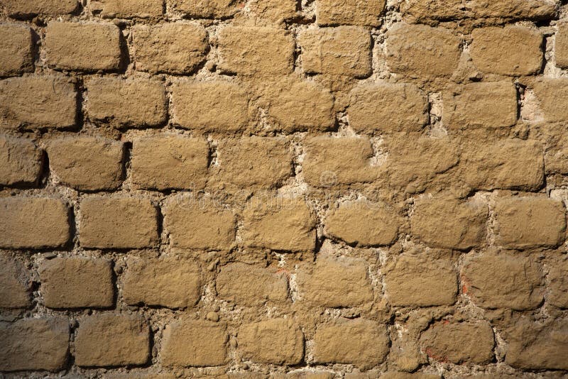 Mur de briques ocre photo stock. Image du piqué, matériau - 63998768