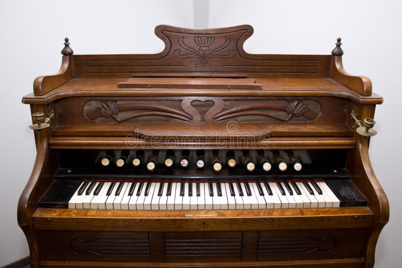 Vieil organe photo stock. Image du classique, rayure - 21847266