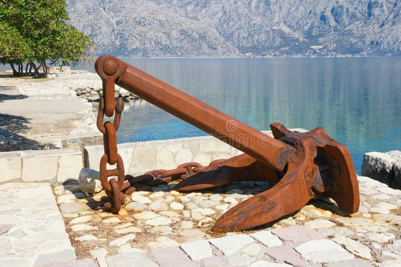 Vieille ancre de bateaux photo stock. Image du europe - 90118150