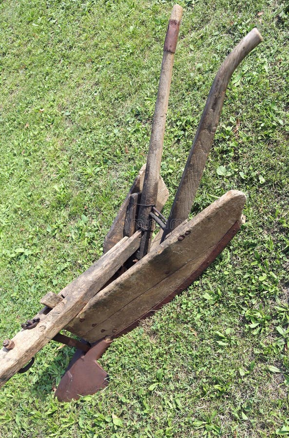 Charrue Agricole Antique Photos Stock - Téléchargez 394 Photos libres ...