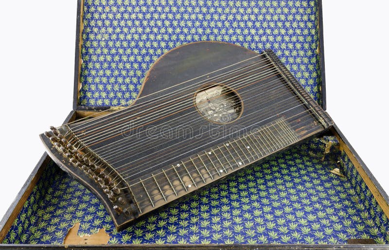 Vieille cithare image stock. Image du pendu, instrument - 92365073