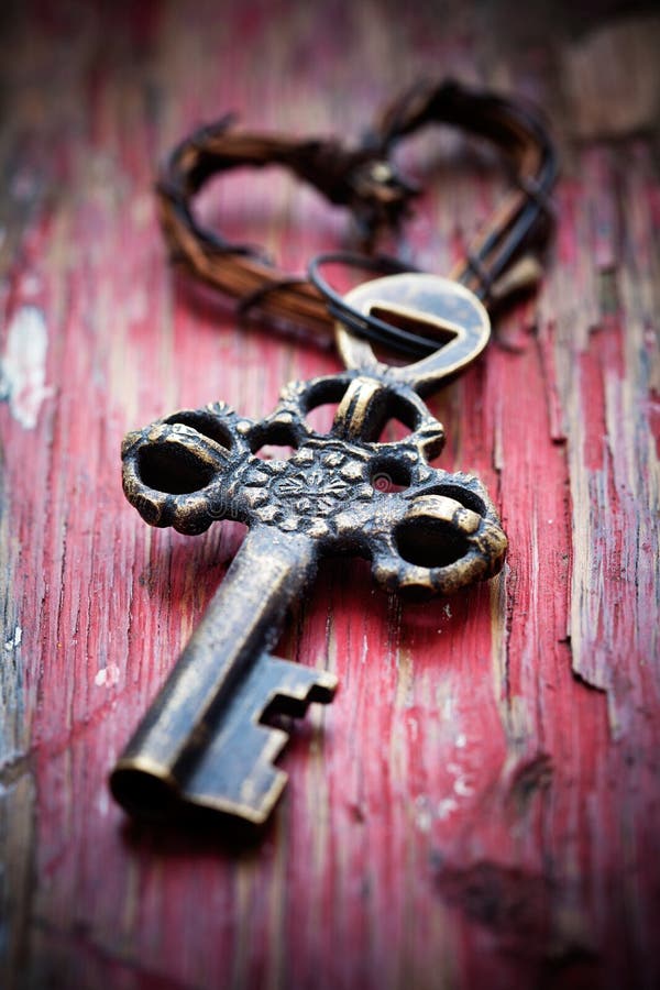 Vieille clé photo stock. Image du rétro, fleuri, garantie - 18655224