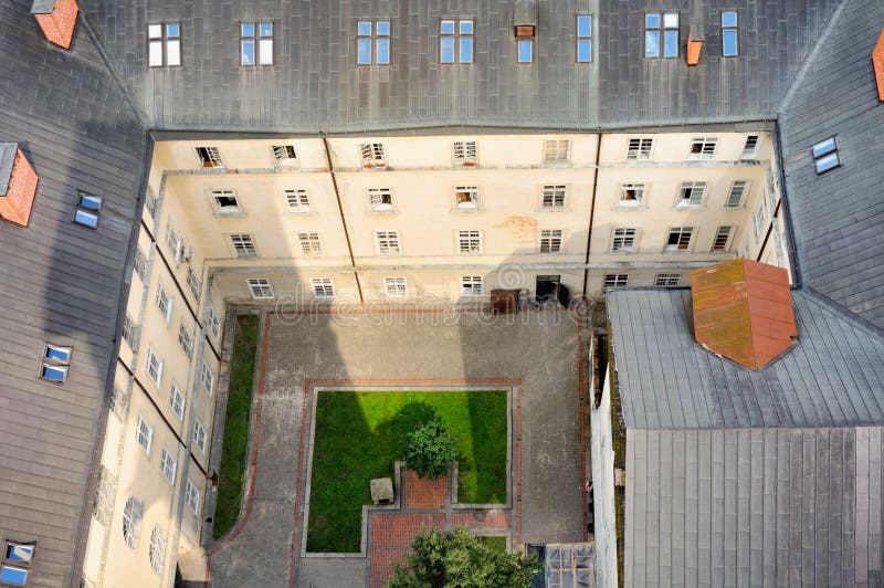 Vieille construction image stock. Image du maisons, domestique - 28504767