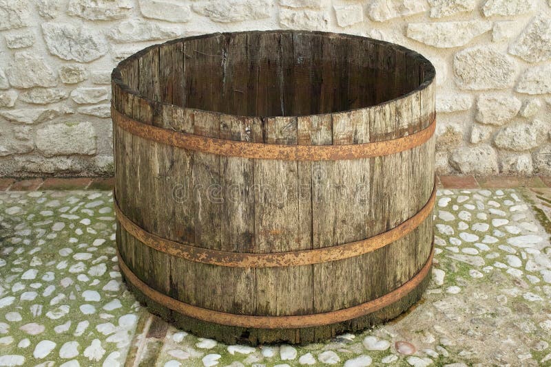 Vieille cuve image stock. Image of fermentation, bois - 31501123