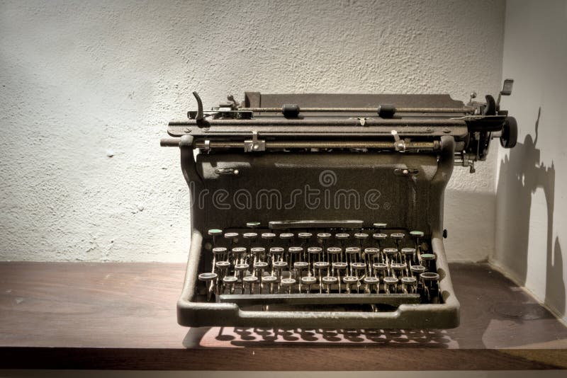 Ancienne machine à écrire image stock. Image of copie - 18883061
