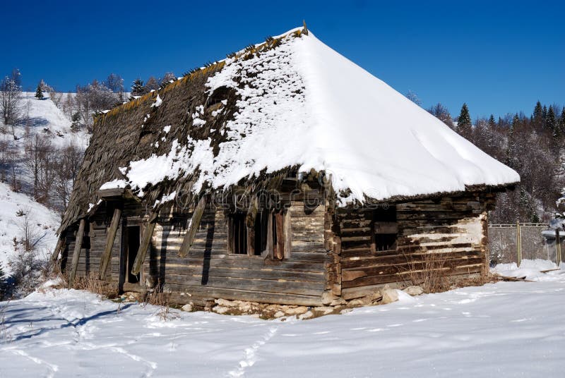 Vieille Maison Rustique En Bois, Roumanie Image stock - Image du maison ...