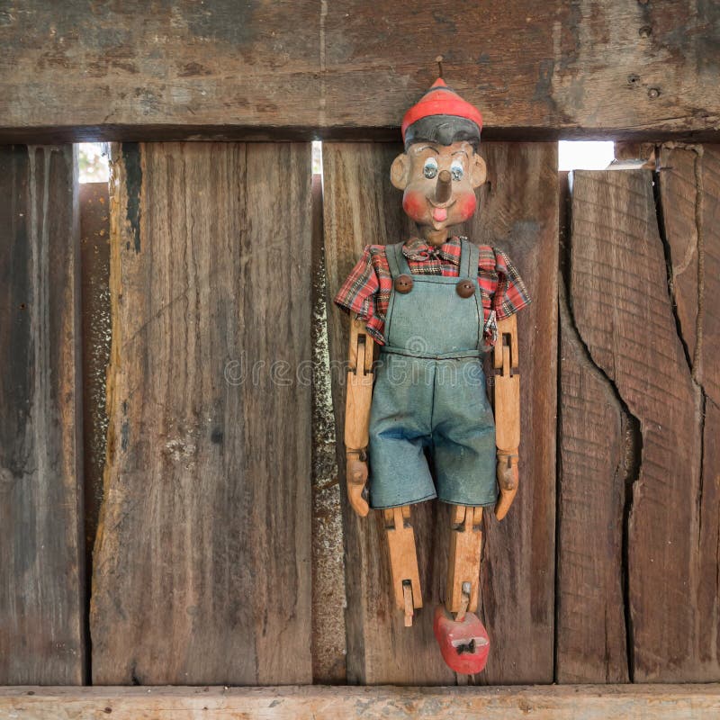 Vieille Marionnette En Bois De Pinocchio Image stock - Image du ...