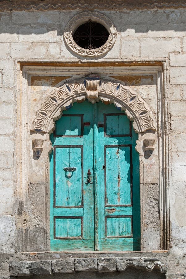 Istanbul, Turquie, 22/05/2019: Vieille Porte En Bois Dans Le Harem Du ...
