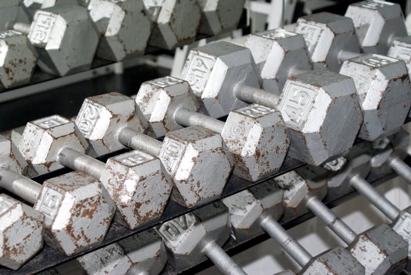 Viejas pesas de gimnasia foto de archivo. Imagen de libras - 6317878