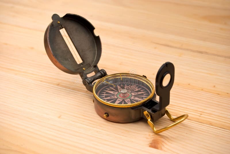 Viejo compás foto de archivo. Imagen de hierro, aislado - 16783010