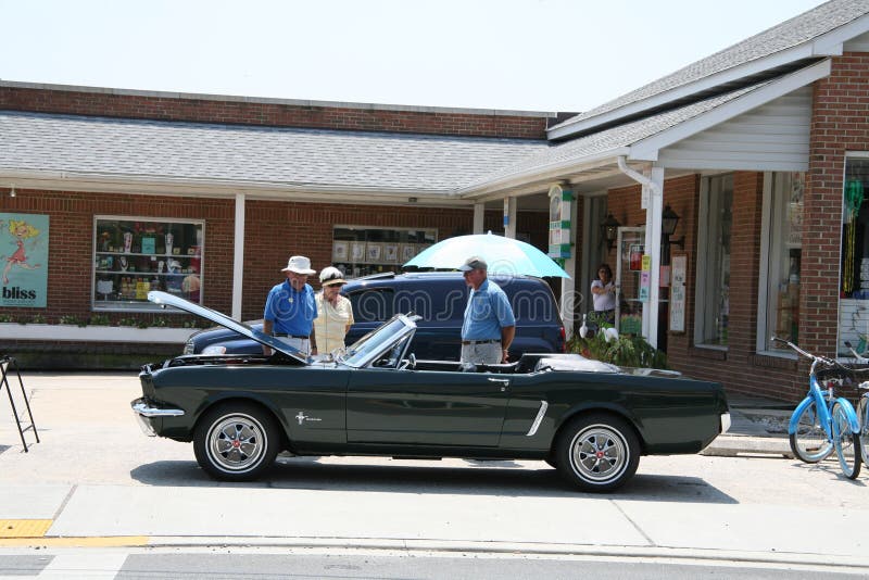 Viejo Ford Mustang Convertable Foto de archivo editorial - Imagen de ...