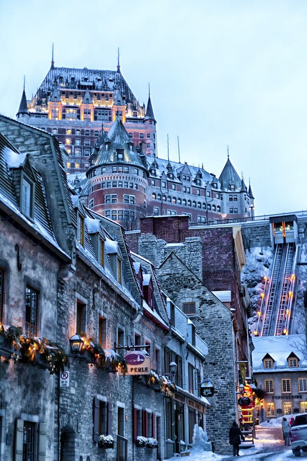 Castillo Francés Frontenac En El Invierno, La Ciudad De Quebec, Canadá ...