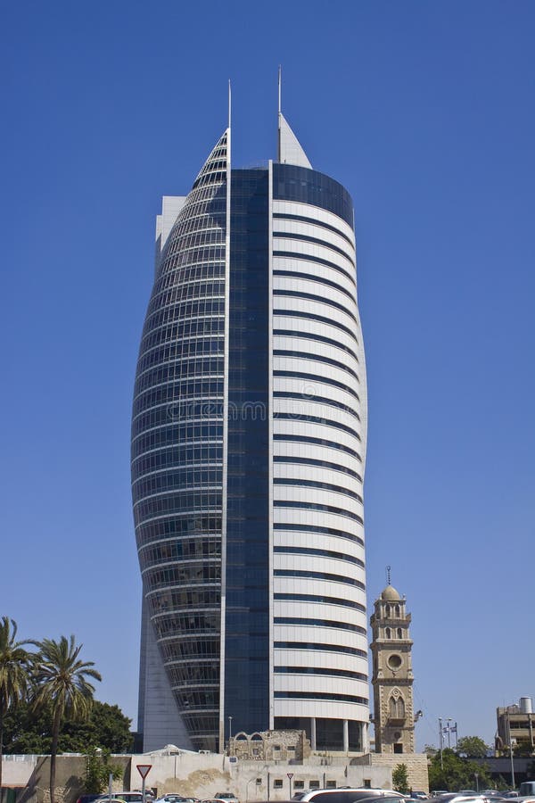 Viejo y nuevo en Haifa foto editorial. Imagen de mezquita - 24534871