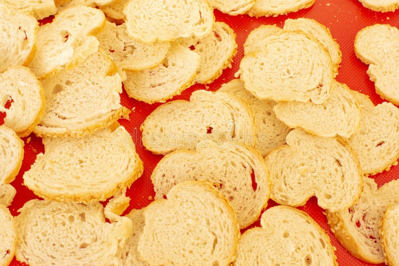 Viejos Trozos De Pan Seco. Rebanadas De Pan Secas Imagen de archivo ...