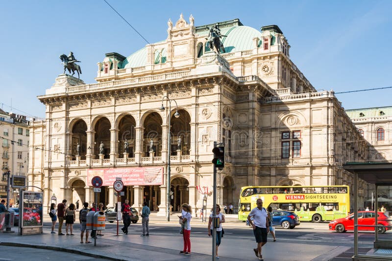 People at the Vienna State Opera Editorial Image - Image of city ...