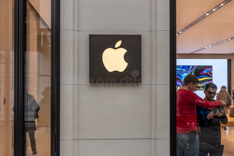 Vienna, Austria - January 16, 2020: People in Apple Store in Vienna ...