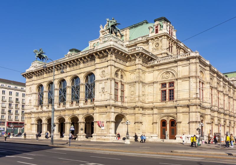 Vienna, Austria - October 2021: State Opera House in Vienna Editorial ...