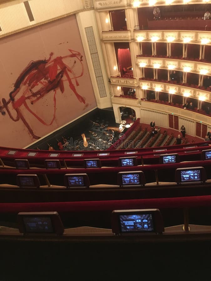 Vienna National Opera House Editorial Photo - Image of curtain, waiting ...