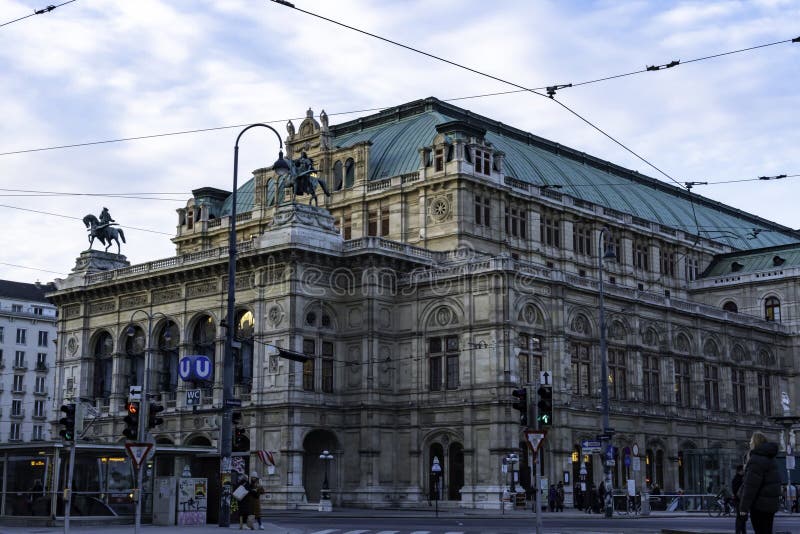 Vienna Operahouse (Wiener Staatsoper) at Dusk Editorial Photo - Image ...